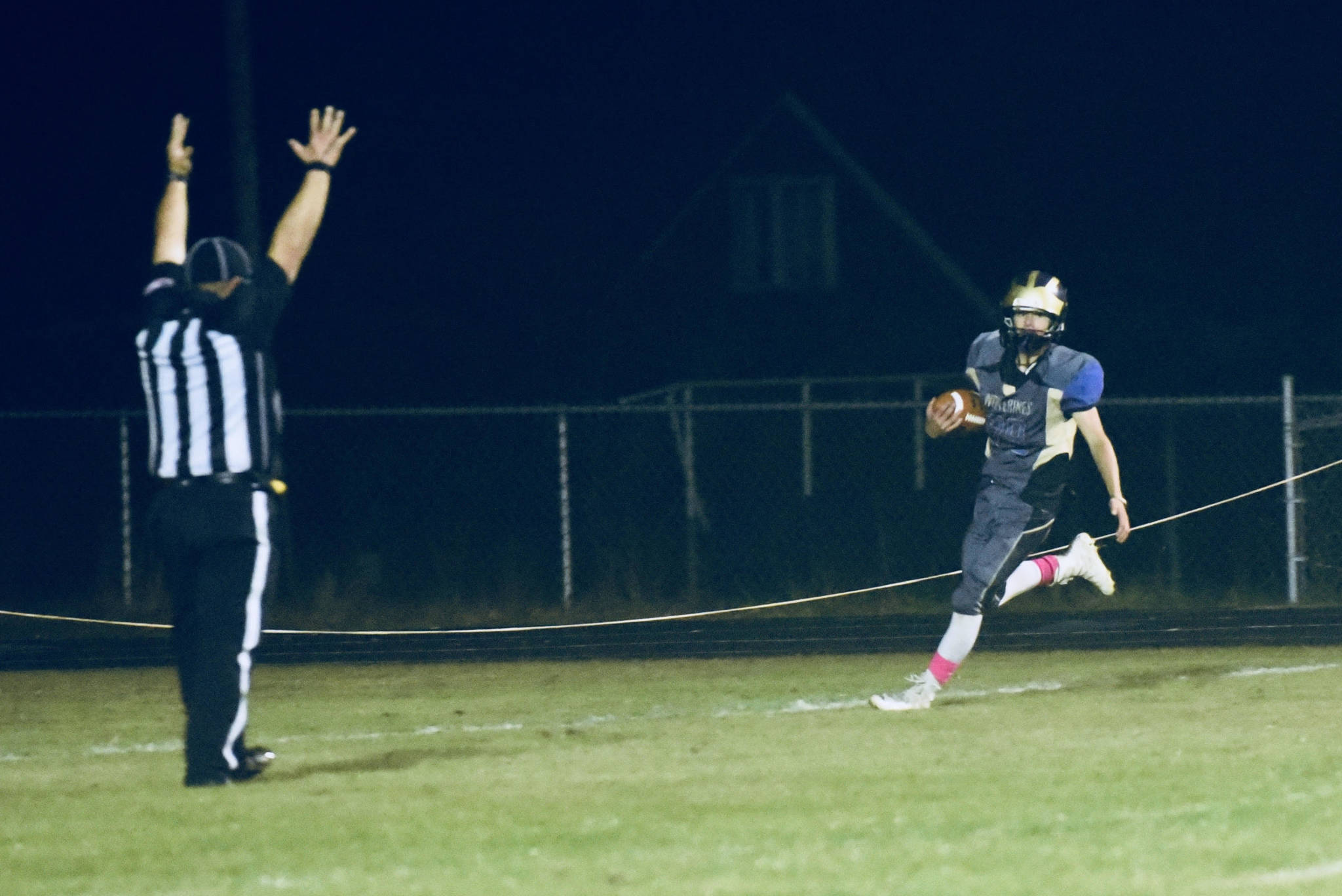 Wolverines football shuts out Braves | The Journal of the San Juan Islands